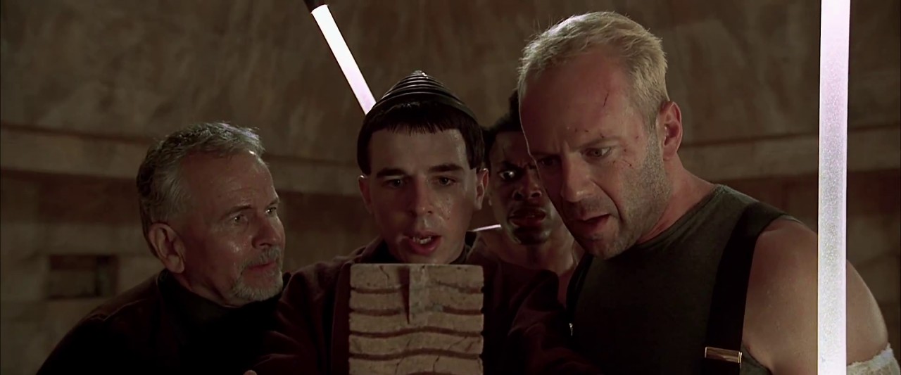 Five Props We Like From The Fifth Element! – Collector's Hype Original ...