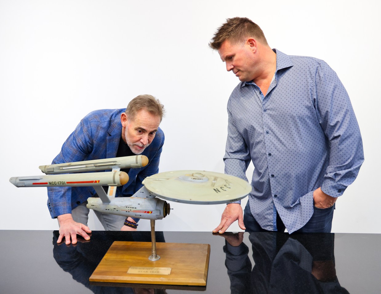 Heritage Auctions Returns TV’s First ‘USS Enterprise’ to Eugene ...
